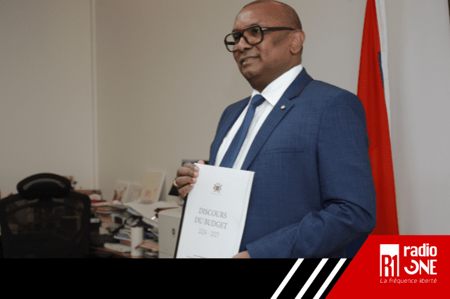 Budget 2024-2025 : 130 ‘tap latab’ et une ovation pour Renganaden ...